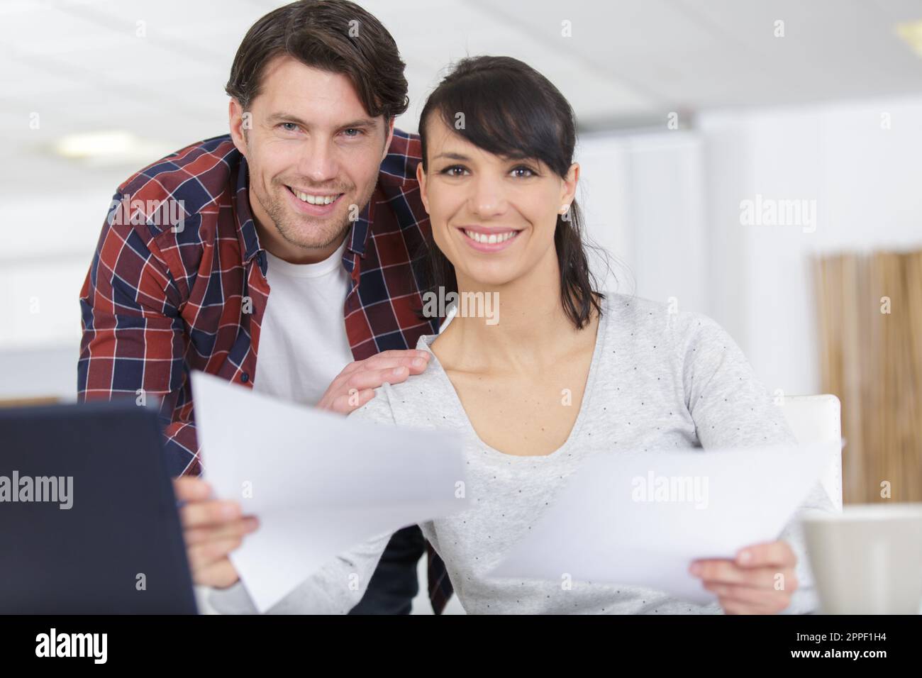 Smile planning couple paperwork hi-res stock photography and images - Alamy
