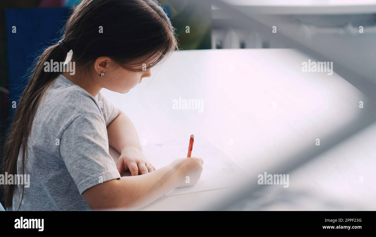 Art studio little girl painting lesson kid drawing Stock Photo - Alamy