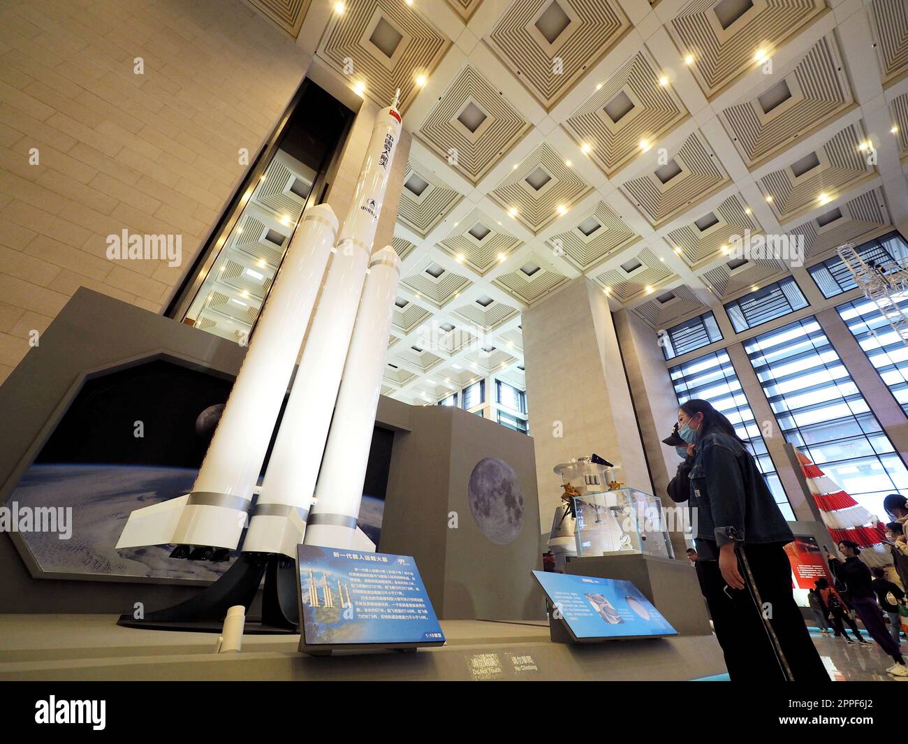 People visit the ongoing exhibition of achievements in China's manned ...