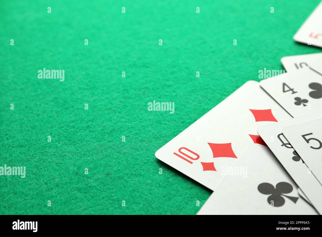 Scattered playing cards hi-res stock photography and images - Alamy