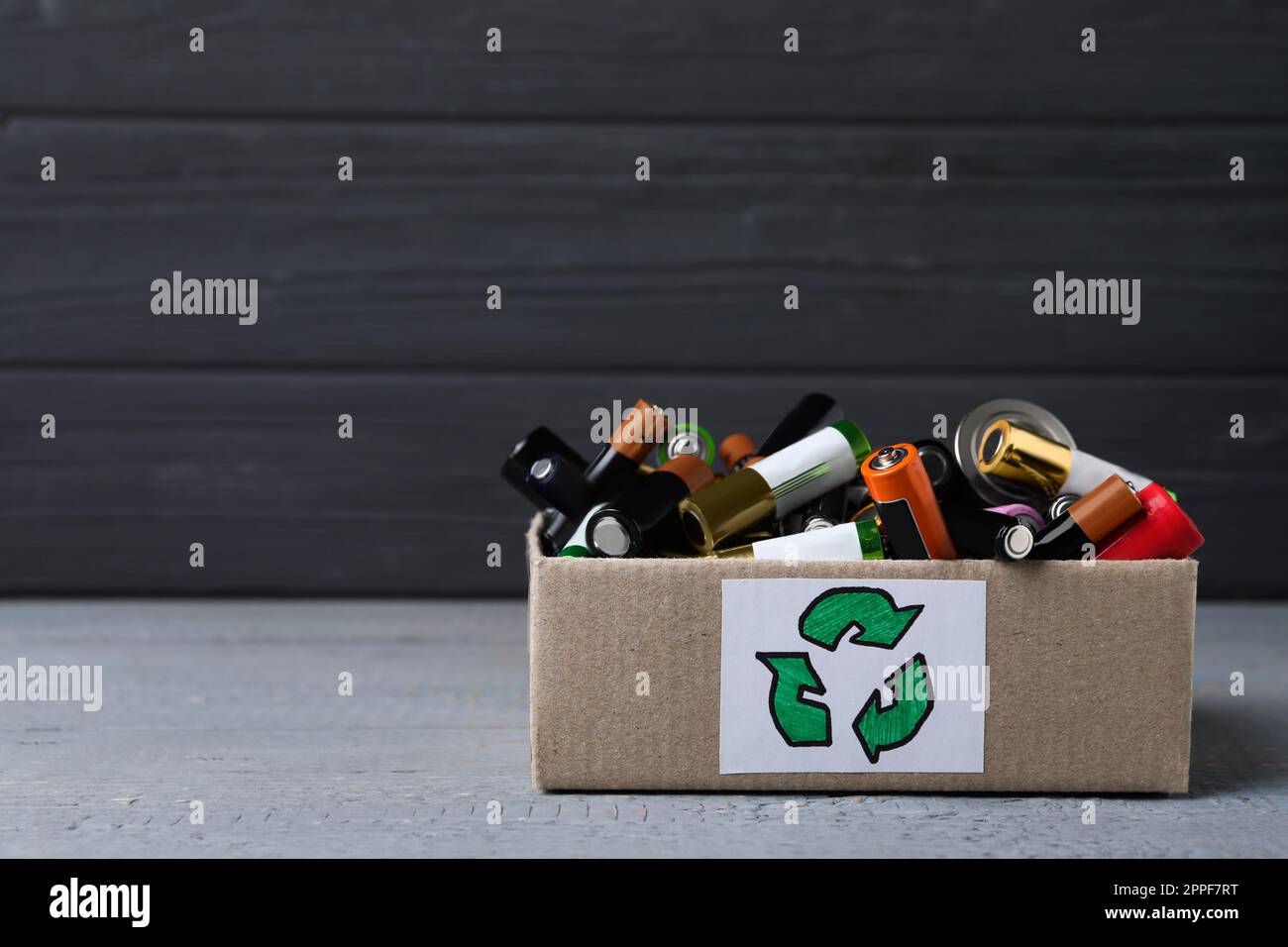 Alkaline batteries in box hi-res stock photography and images - Alamy