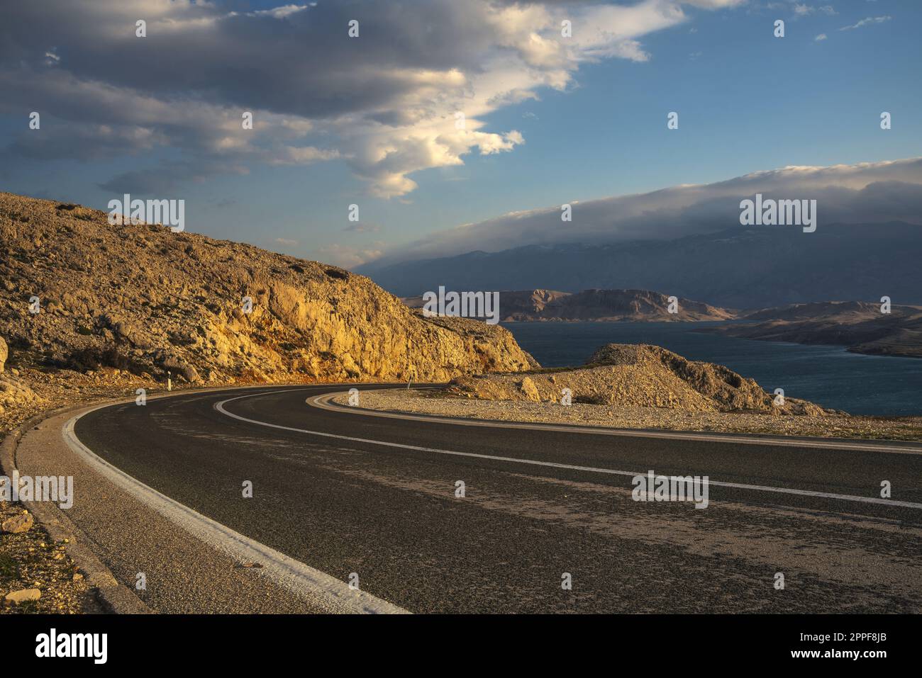 Empty road past mountains hi-res stock photography and images - Alamy