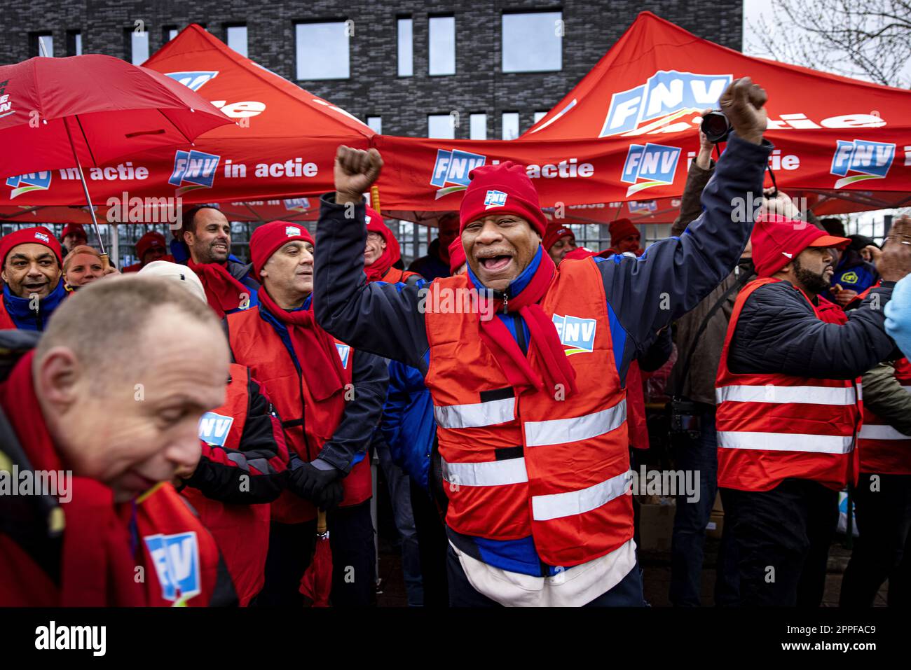 PIJNACKER - Employees of an Albert Heijn distribution center are ...