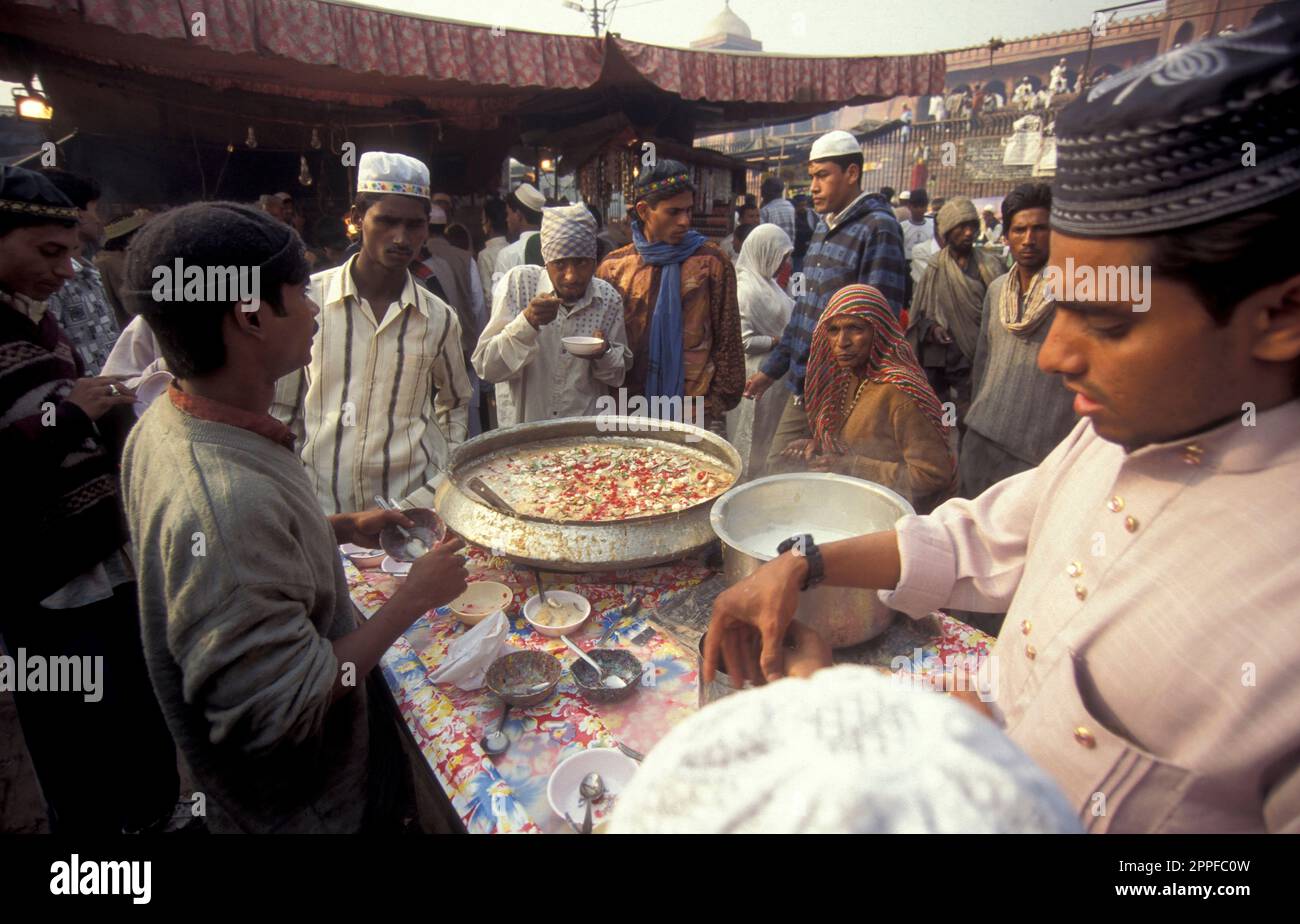 Iftar jama masjid hi-res stock photography and images - Alamy