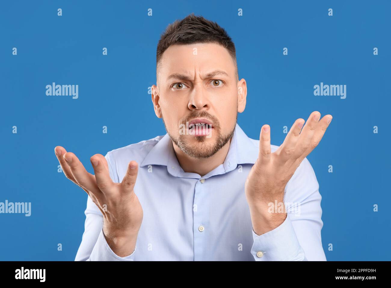 Confused casual man in blue hi-res stock photography and images - Alamy