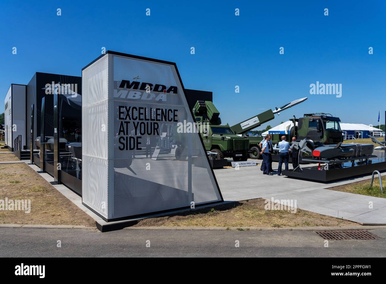Exhibition stand construction hi-res stock photography and images - Alamy