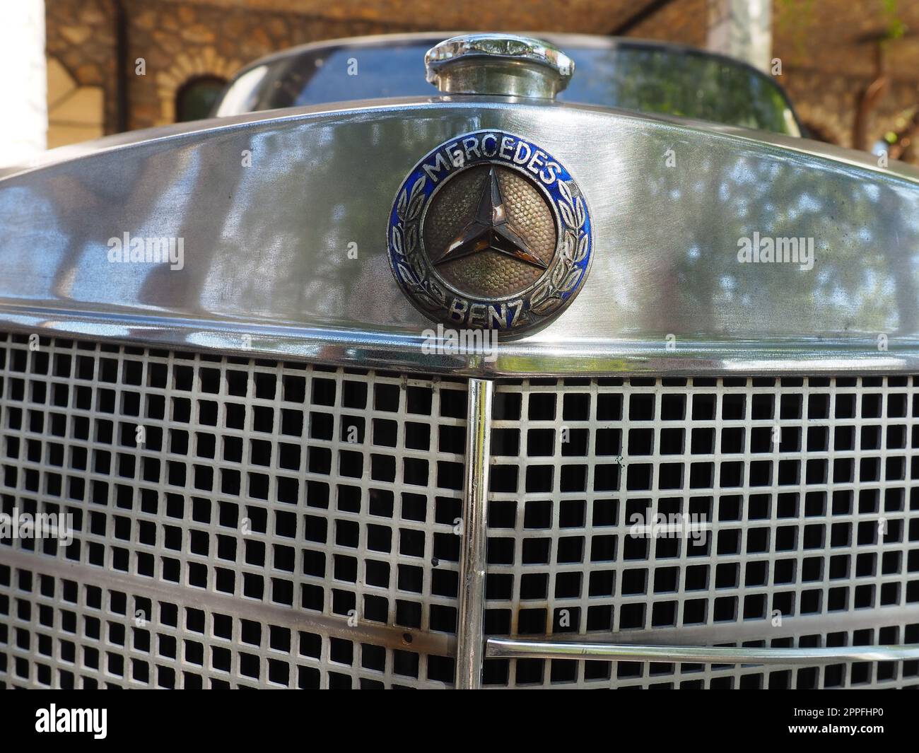 Mercedes benz engine compartment hi-res stock photography and images ...