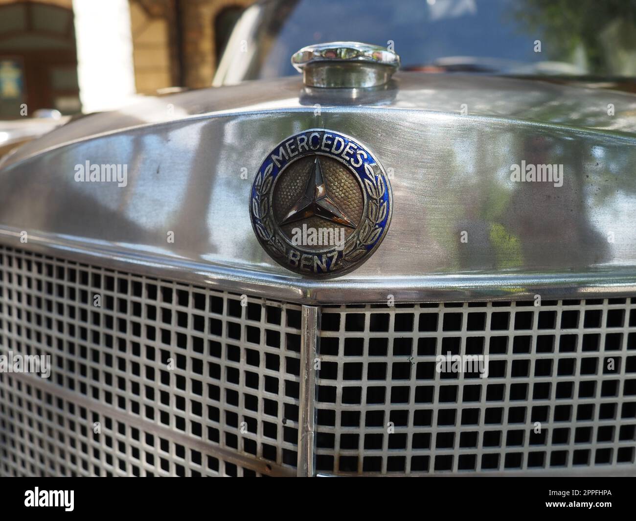 Mercedes benz engine compartment hi-res stock photography and images ...