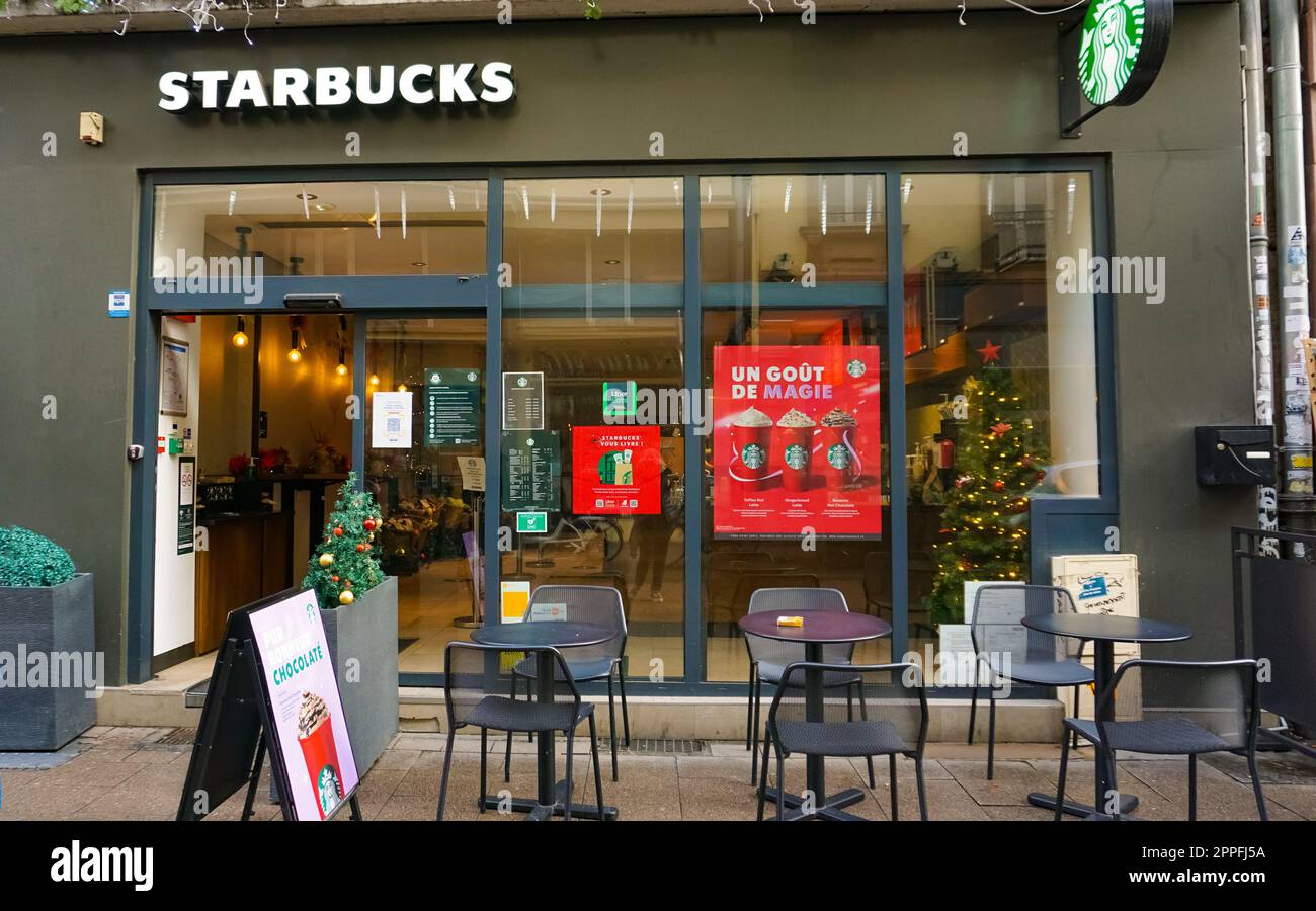 Modern shop front design hi-res stock photography and images - Alamy