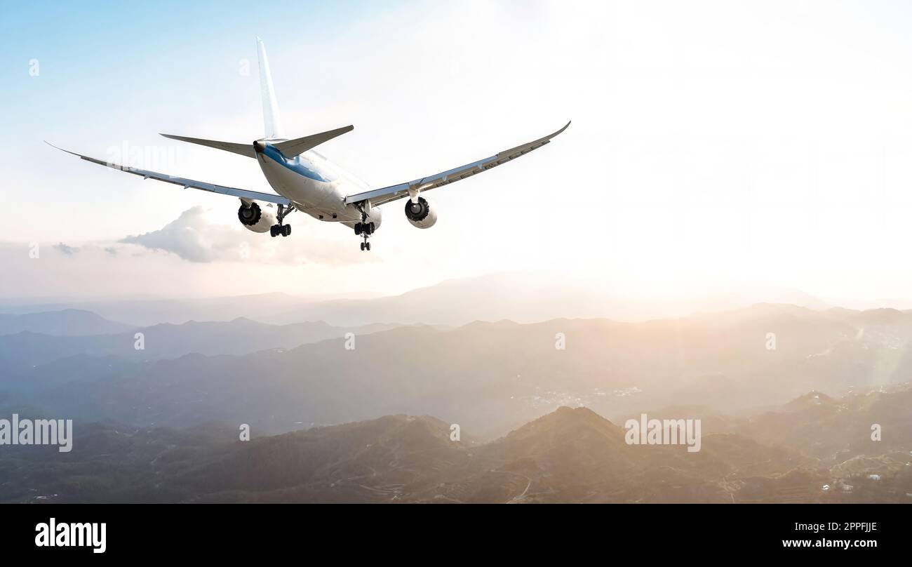 Airplane and mountains hi-res stock photography and images - Alamy
