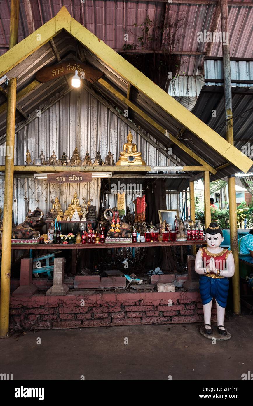 A shop in a small riverside Floating Market of Wat San Noi Stock Photo ...