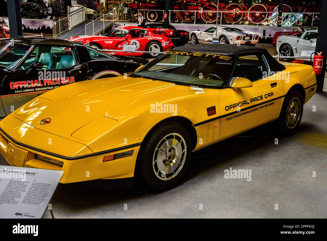 SINSHEIM, GERMANY - MAI 2022: yellow cabrio Chevrolet Corvette C Stock ...