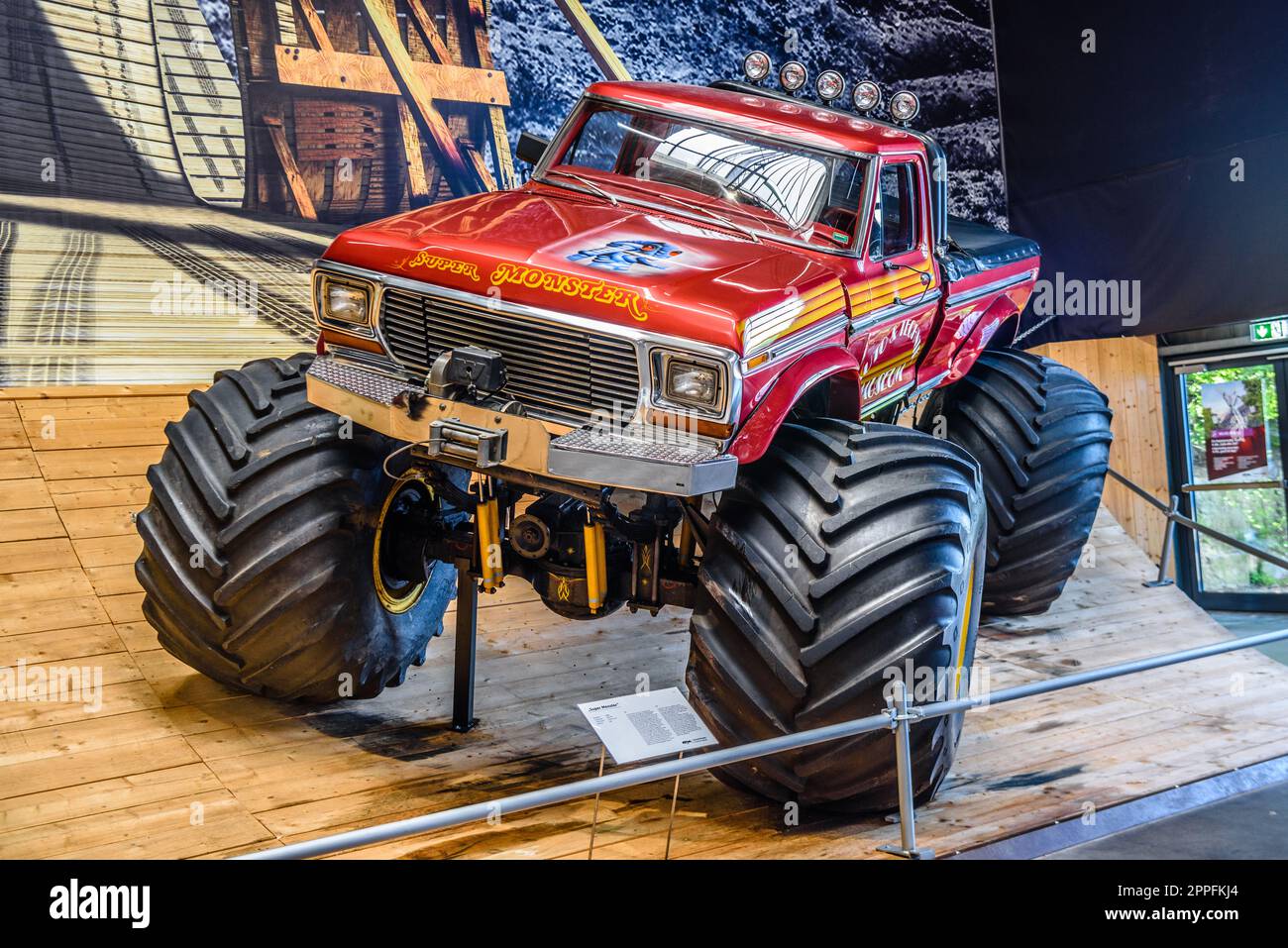 Monster truck red hi-res stock photography and images - Alamy