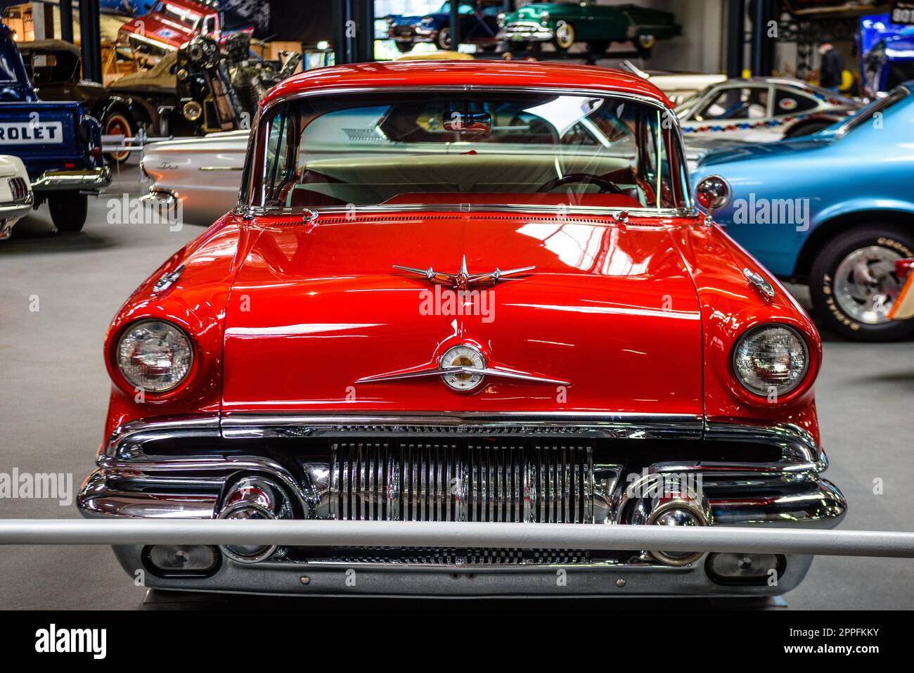 1957 pontiac chieftain hi-res stock photography and images - Alamy