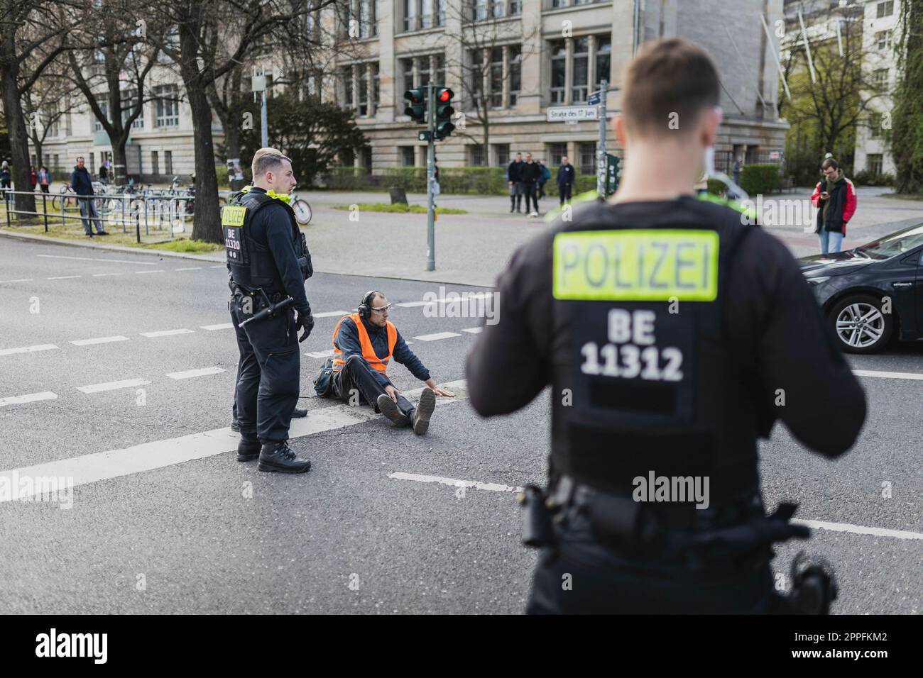 Last generation blockade street blocks climate glue landscape format hi ...