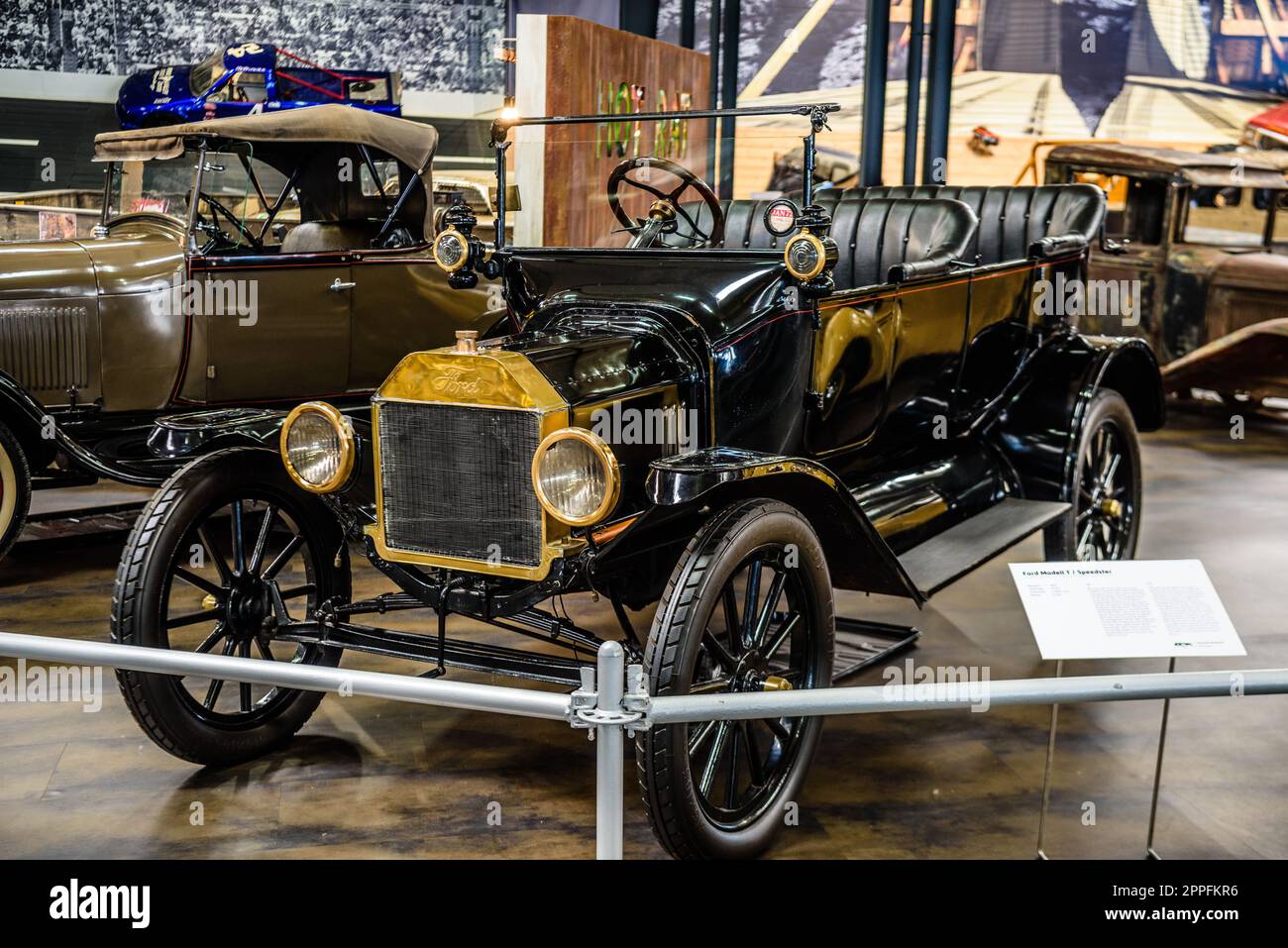 SINSHEIM, GERMANY - MAI 2022: black cabrio Ford Model T Speedster 1912 ...
