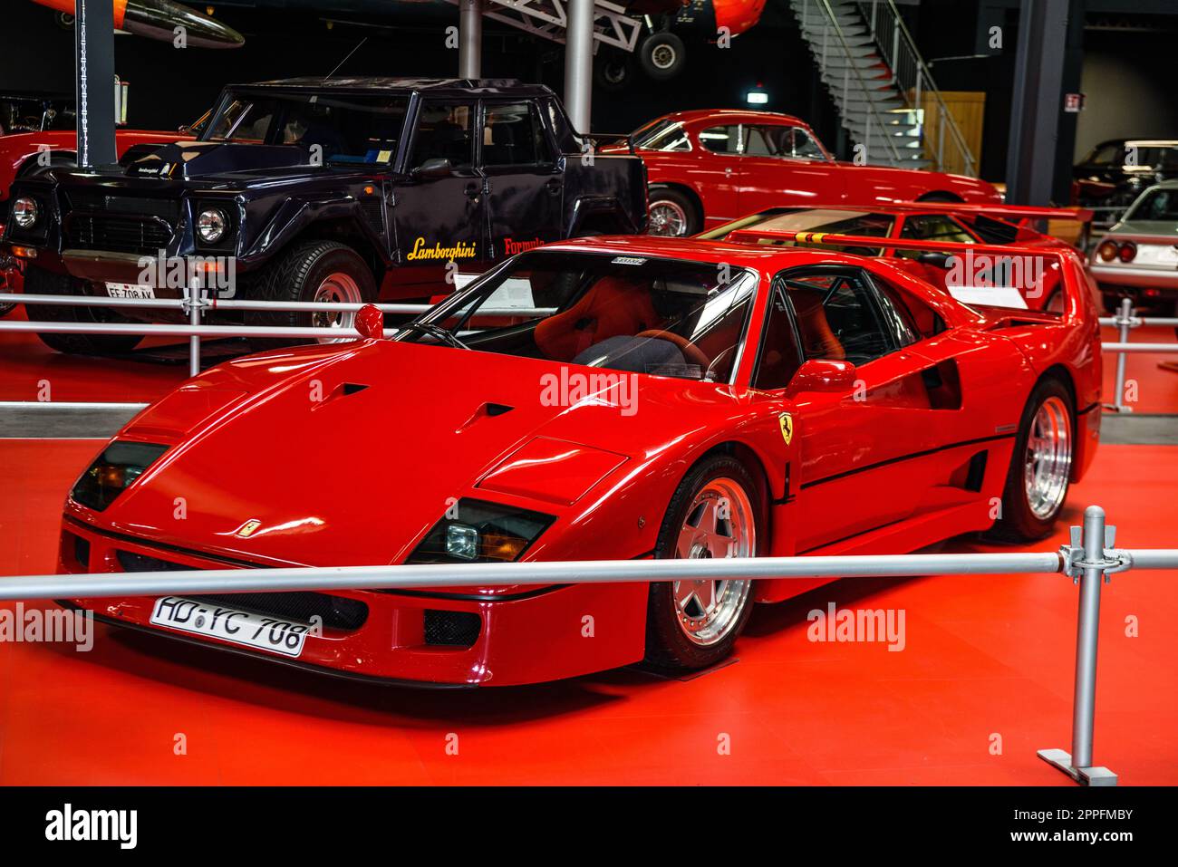 SINSHEIM, GERMANY - MAI 2022: red Ferrari F40 1989 478ps sports car ...