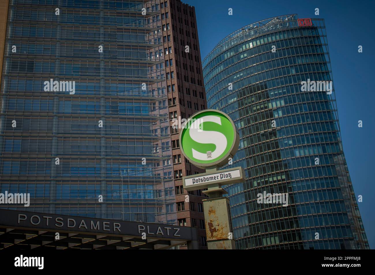 S bahn sign hi-res stock photography and images - Alamy