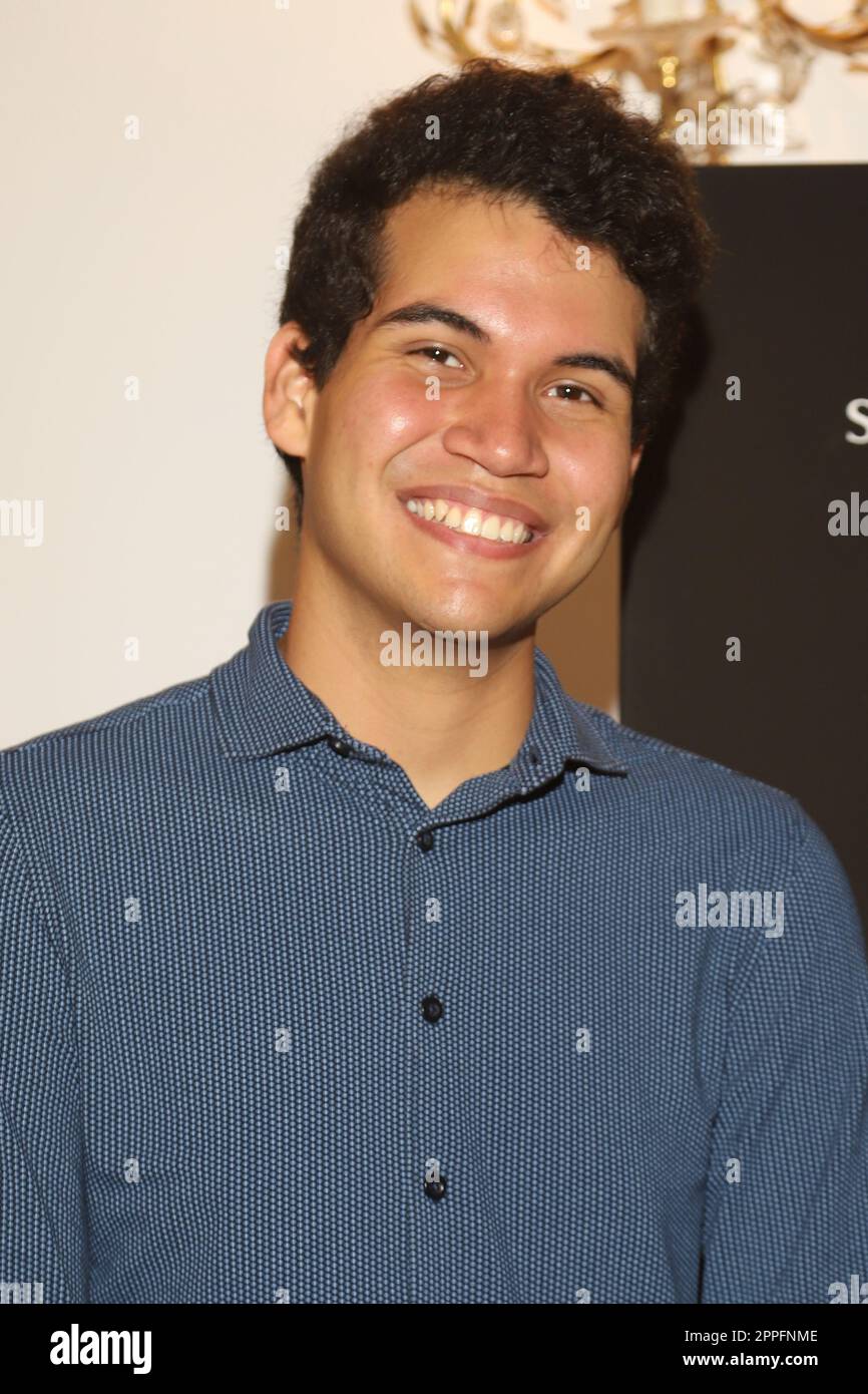 left Fabio Peiss (pianist - young talent) Steinway & Sons "Masterpieces ...