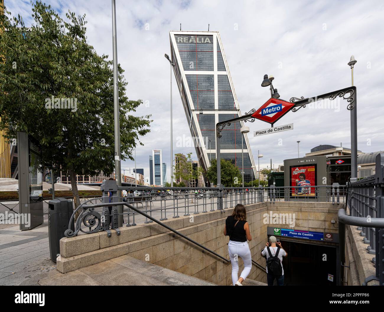 Tall buildings madrid hi-res stock photography and images - Alamy