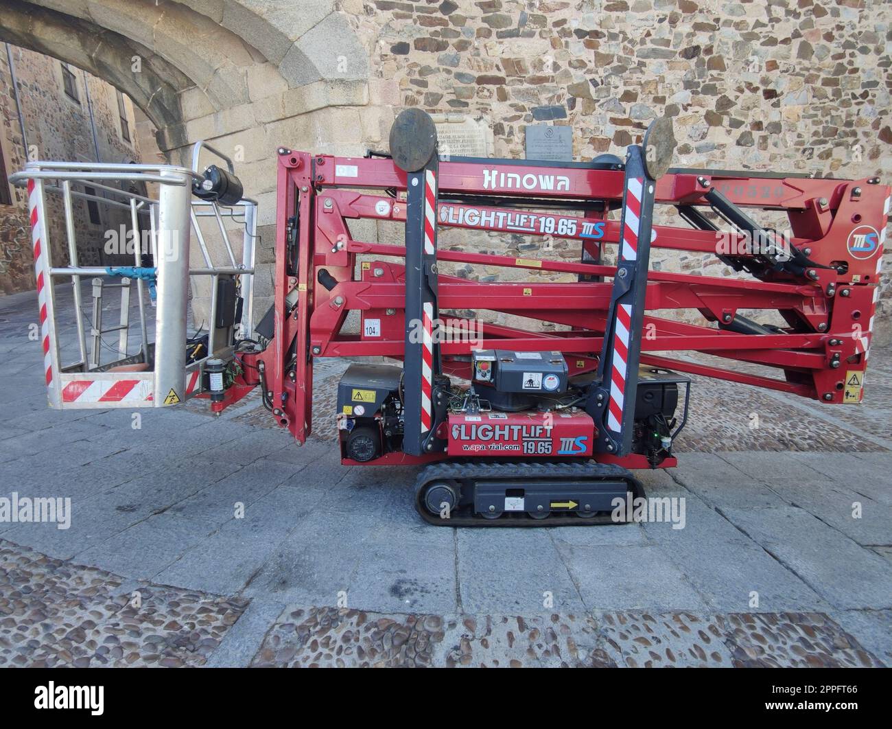Tracked cherry picker hi-res stock photography and images - Alamy