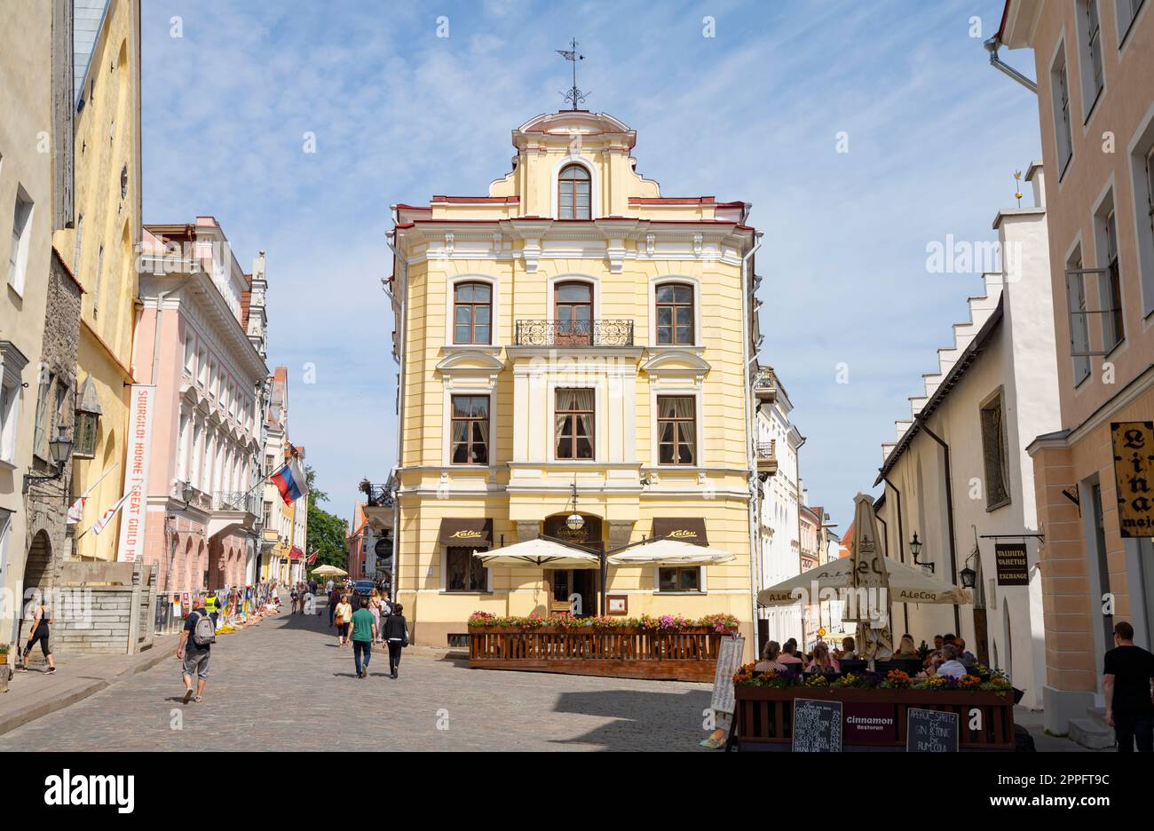 Old blue house tallinn hi-res stock photography and images - Alamy