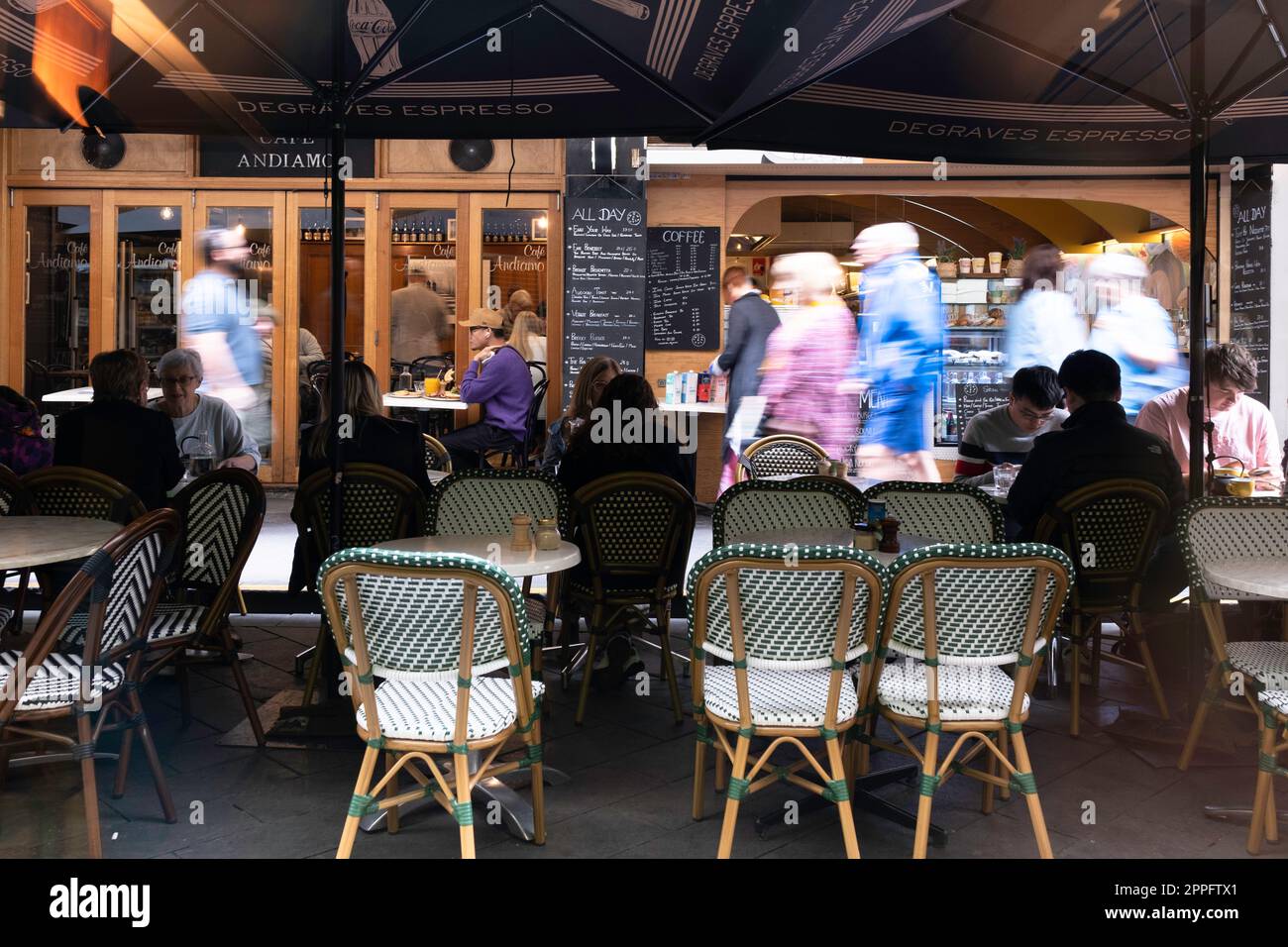 People dining and shopping in Degraves Street, one of Melbourne's ...