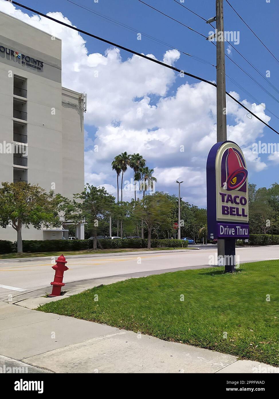 Taco bell sign drive thru hi-res stock photography and images - Alamy