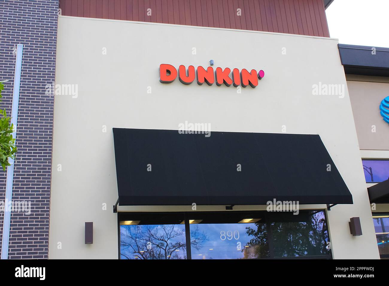 Dunkin donut sign hi-res stock photography and images - Alamy