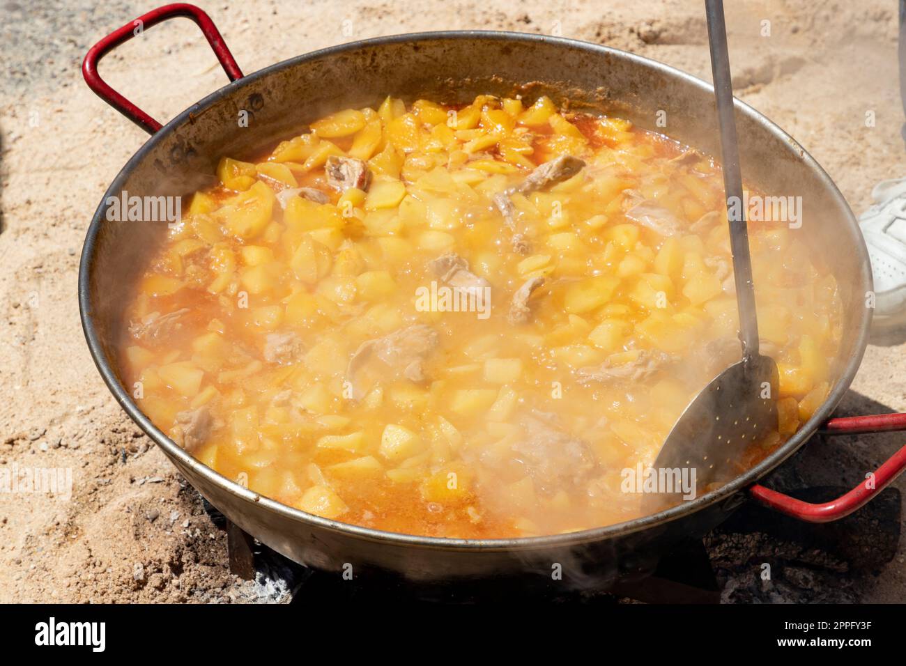 Cooking stews hi-res stock photography and images - Alamy