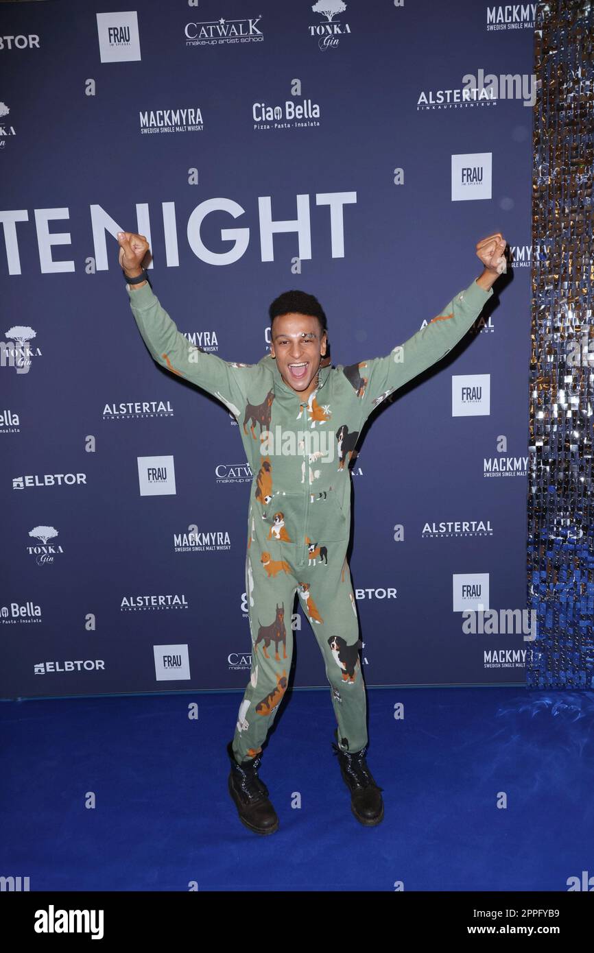 Prince Damien Ritzinger,Late Night Shopping at the Alstertal Shopping ...