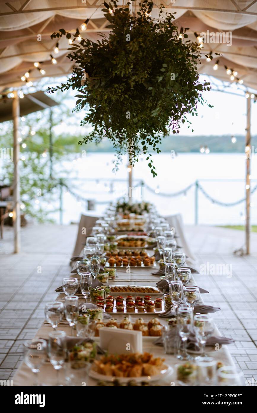 Banquet hall wedding decor hi-res stock photography and images - Alamy