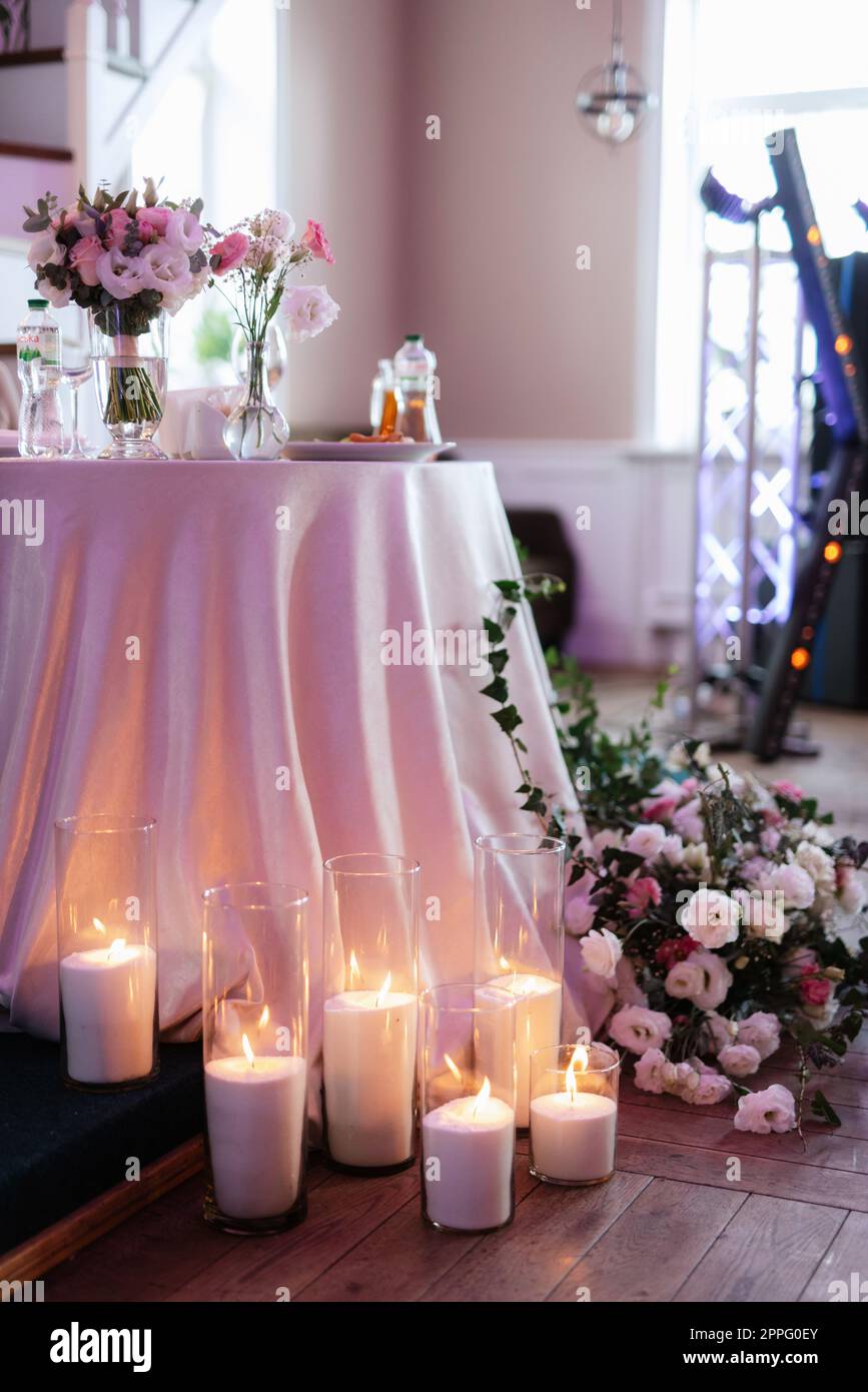 The presidium of the newlyweds in the banquet hall of the restaurant ...