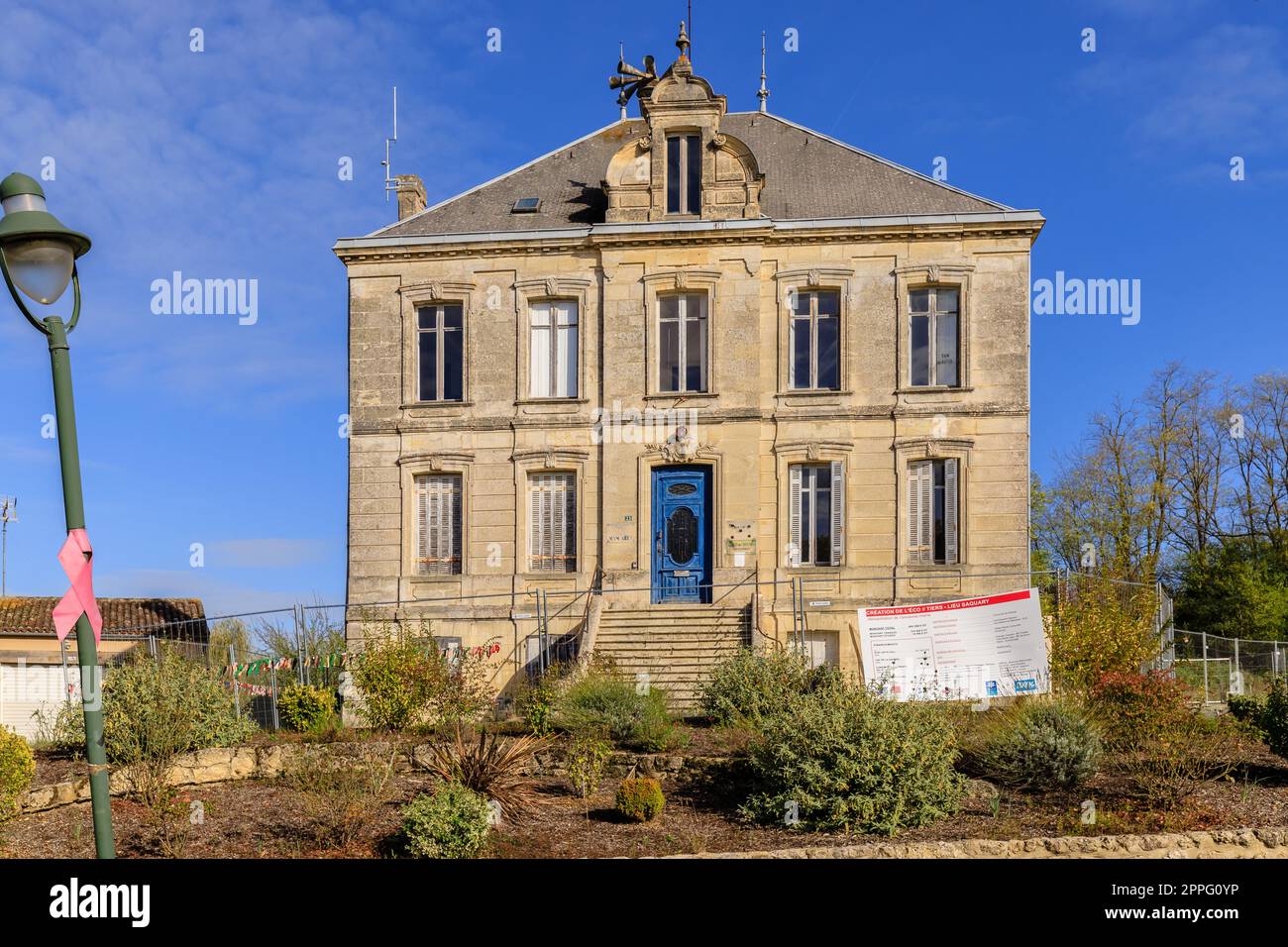 Bourgeois house hi-res stock photography and images - Alamy