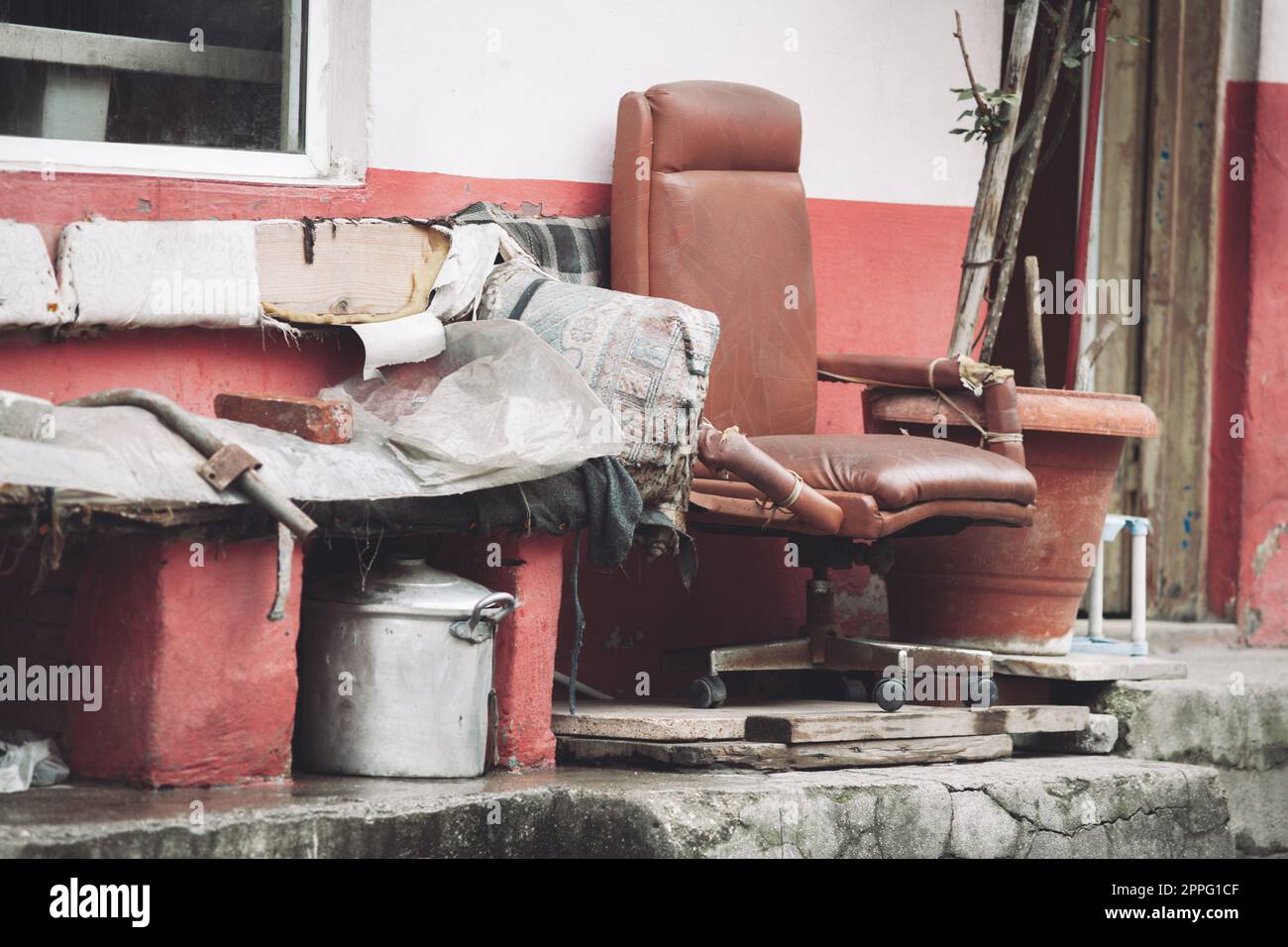 The broken chair hi-res stock photography and images - Alamy