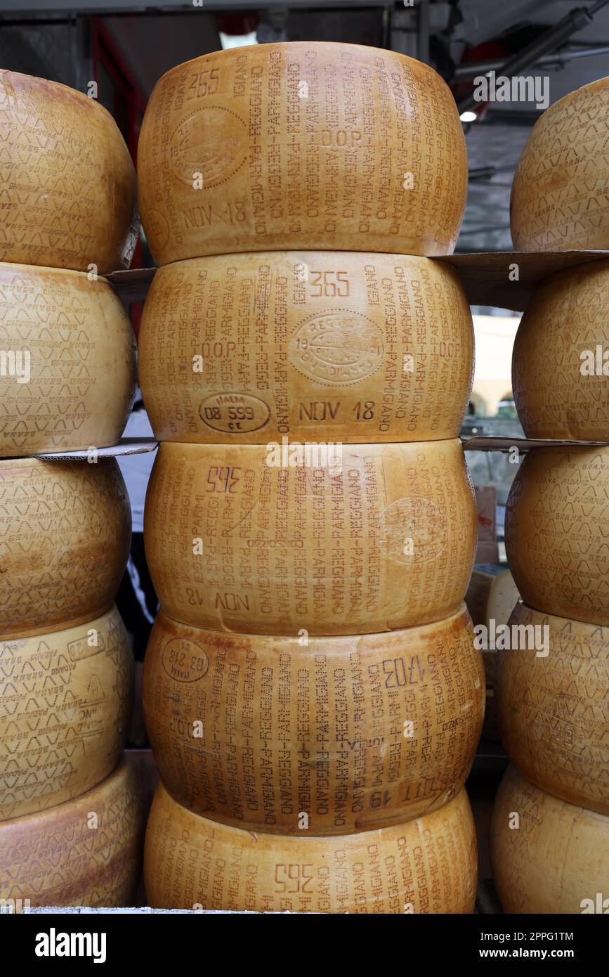 Whole wheels of Parmigiano Reggiano cheese Stock Photo - Alamy