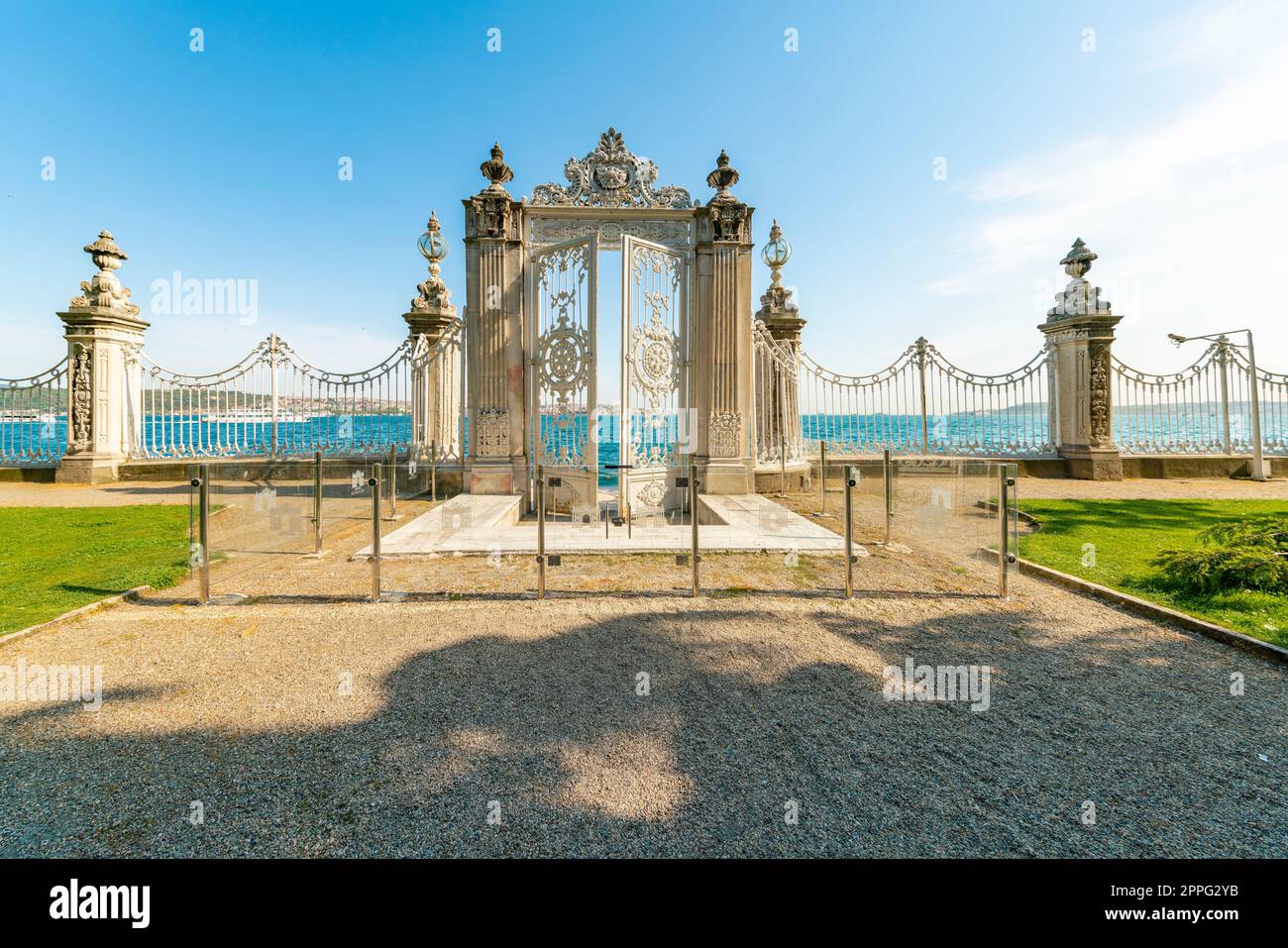 The port of ships at Dolme Bahce palace, Istanbul, Turkey Stock Photo ...