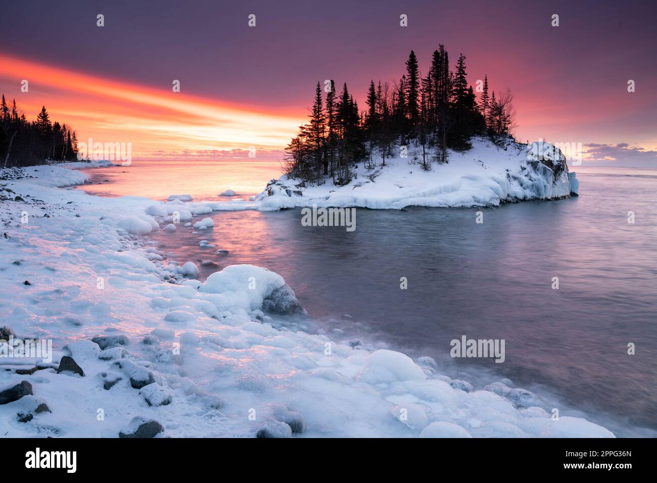 Sunrise behind icy trees hi-res stock photography and images - Alamy