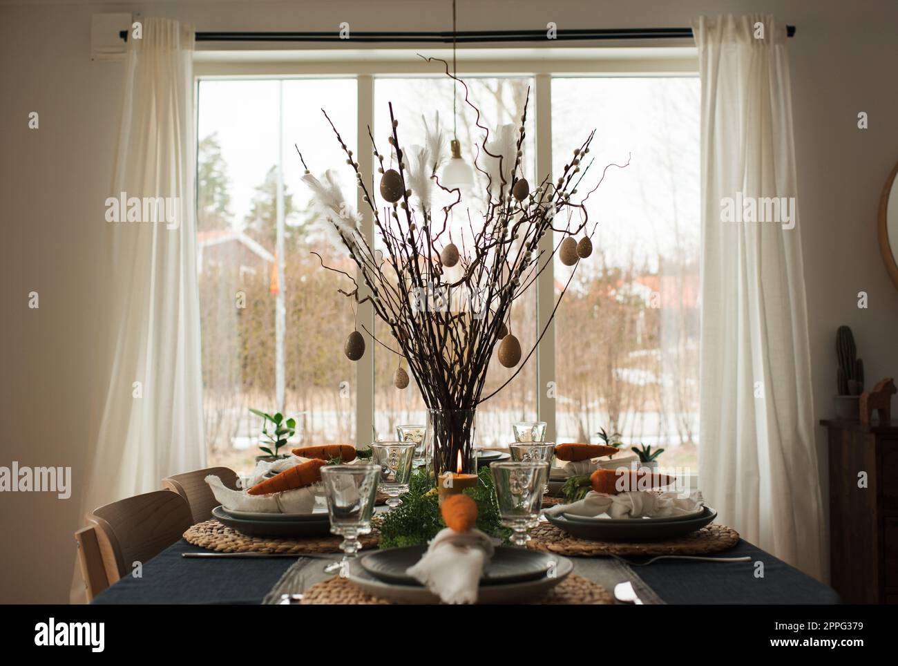 Cute easter table setting hi-res stock photography and images - Alamy