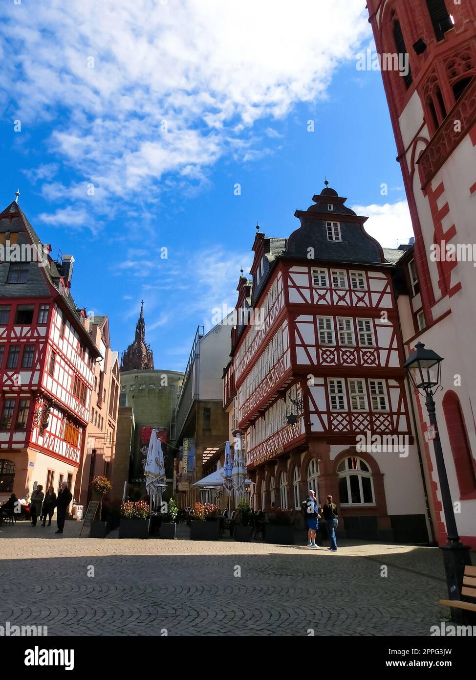 Roemerberg square hi-res stock photography and images - Alamy