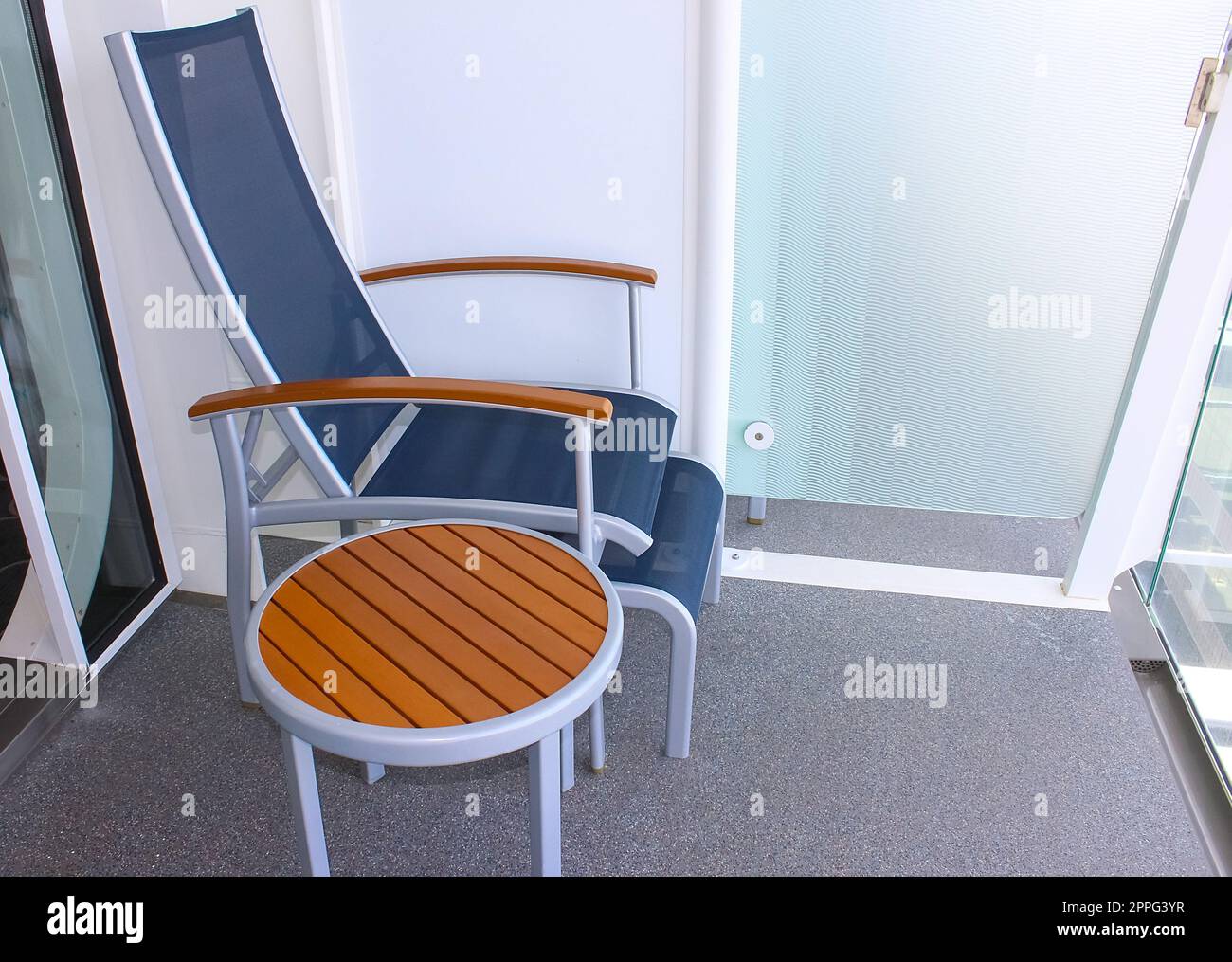 Ship interior cabin hi-res stock photography and images - Alamy
