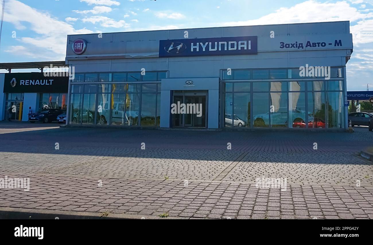 Hyundai motor and kia auto showroom hi-res stock photography and images ...
