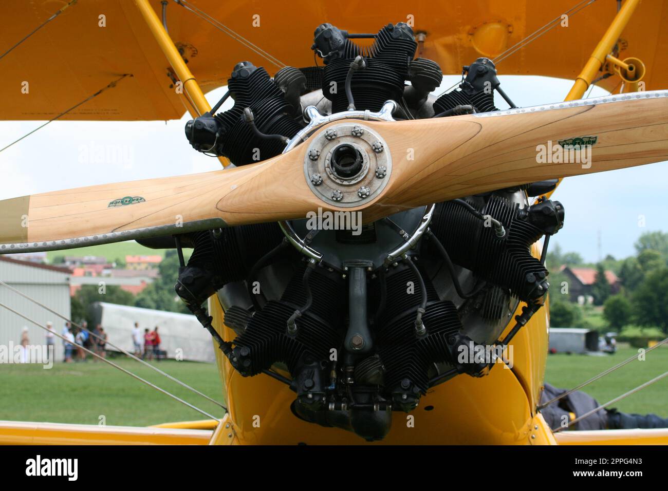 Yellow airplane hi-res stock photography and images - Alamy