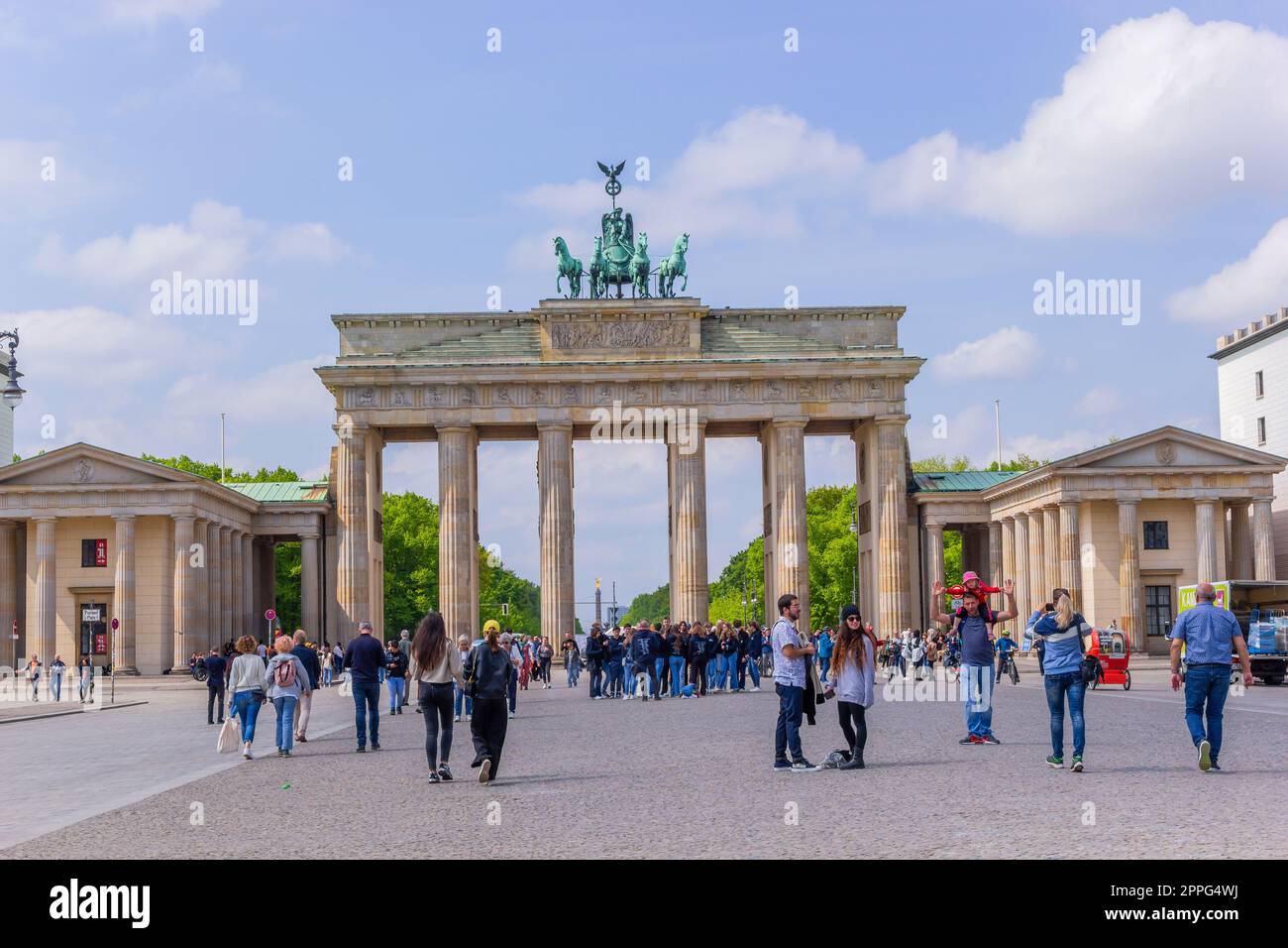 Branderburger Tor gates square Stock Photo - Alamy