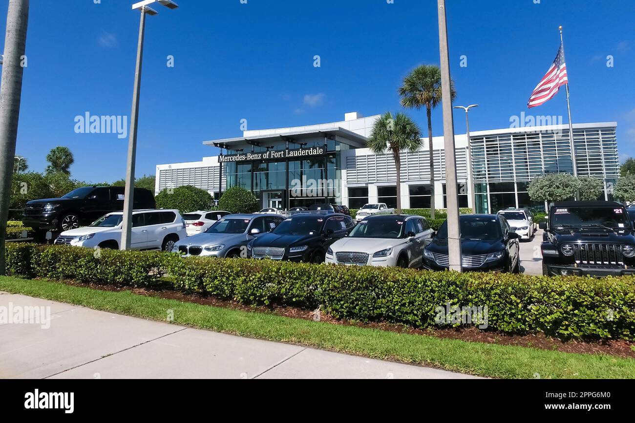 Mercedes Benz building car sign store dealership entrance shop logo ...