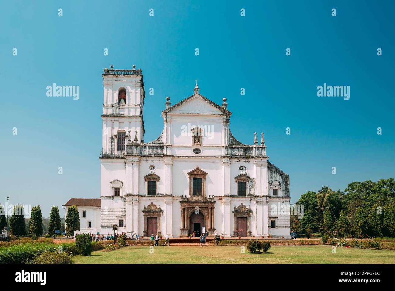 Beautiful temple in sunny day hi-res stock photography and images - Alamy