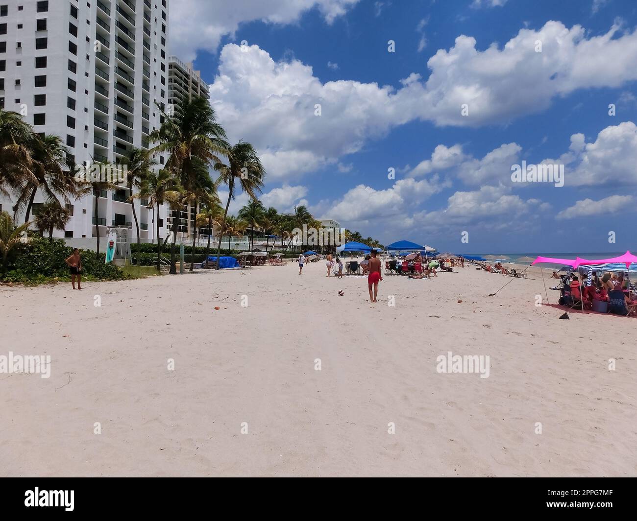 The people resting at South Beach Miami Florida Stock Photo - Alamy