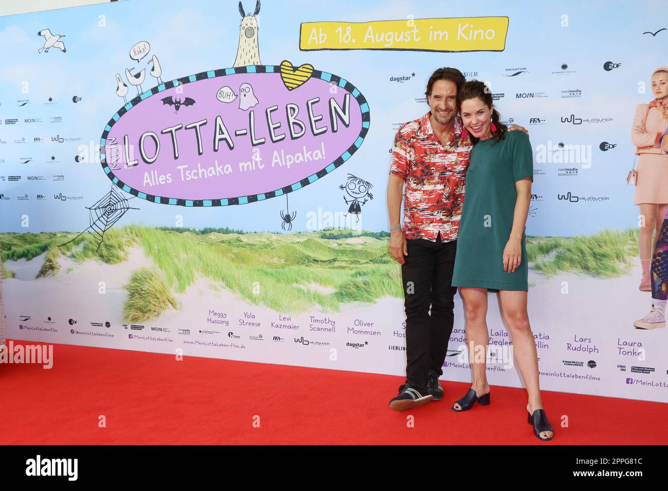 Oliver Mommsen,Katia Fellin,Premiere of Mein Lotta-Leben - Alles Tschaka mit Alpaka at Cinemaxx ...