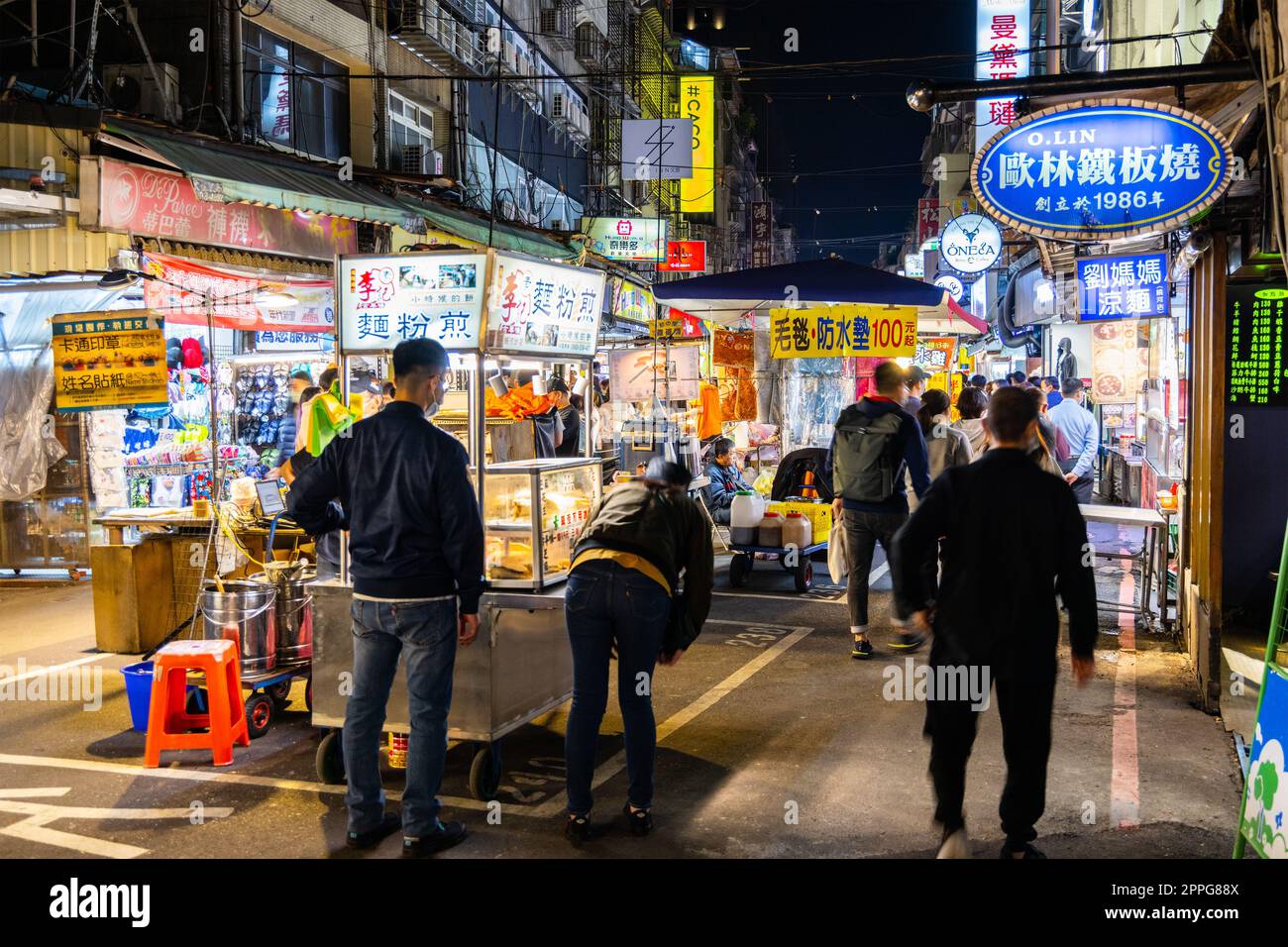 Taipei, Taiwan 11 March 2022: Raohe Street Night Market Stock Photo - Alamy