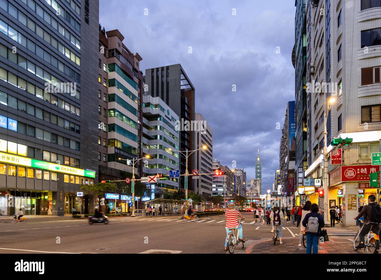 Taipei, Taiwan, 11 March 2022: Daan district Taipei city street at ...